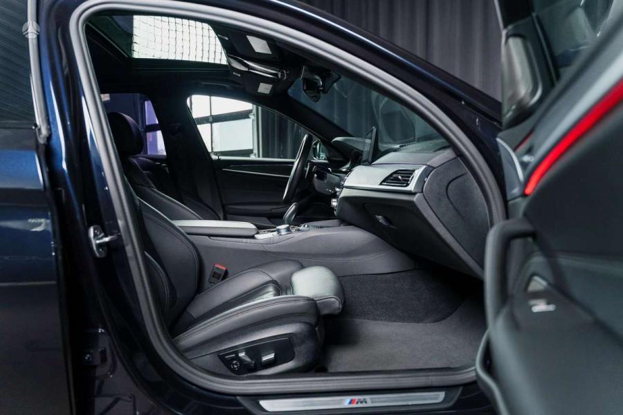 Black BMW 530 2022 in Vilnius, with an engine capacity of 2.00 L and mileage of 58 thousand km for 34999 €, photo 28 on AUTOMOTO.COM.LV