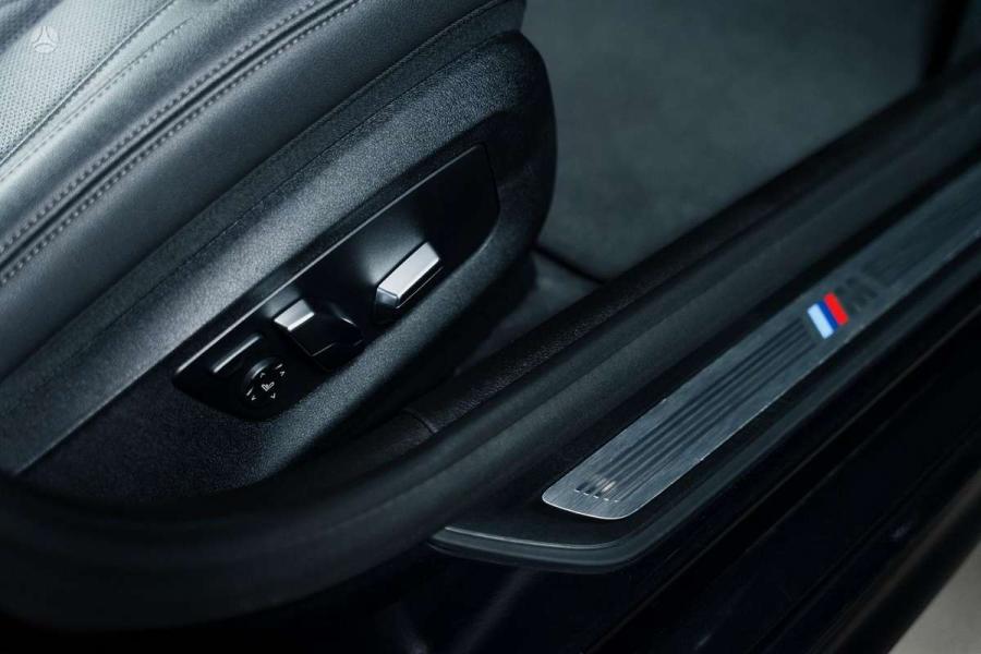 Black BMW 530 2022 in Vilnius, with an engine capacity of 2.00 L and mileage of 58 thousand km for 34999 €, photo 29 on AUTOMOTO.COM.LV