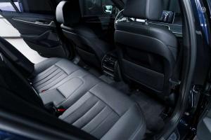 Black BMW 530 2022 in Vilnius, with an engine capacity of 2.00 L and mileage of 58 thousand km for 34999 €, photo 32 on AUTOMOTO.COM.LV