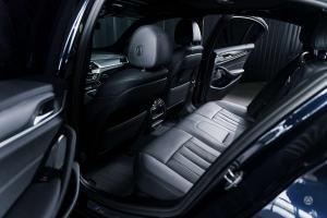 Black BMW 530 2022 in Vilnius, with an engine capacity of 2.00 L and mileage of 58 thousand km for 34999 €, photo 33 on AUTOMOTO.COM.LV