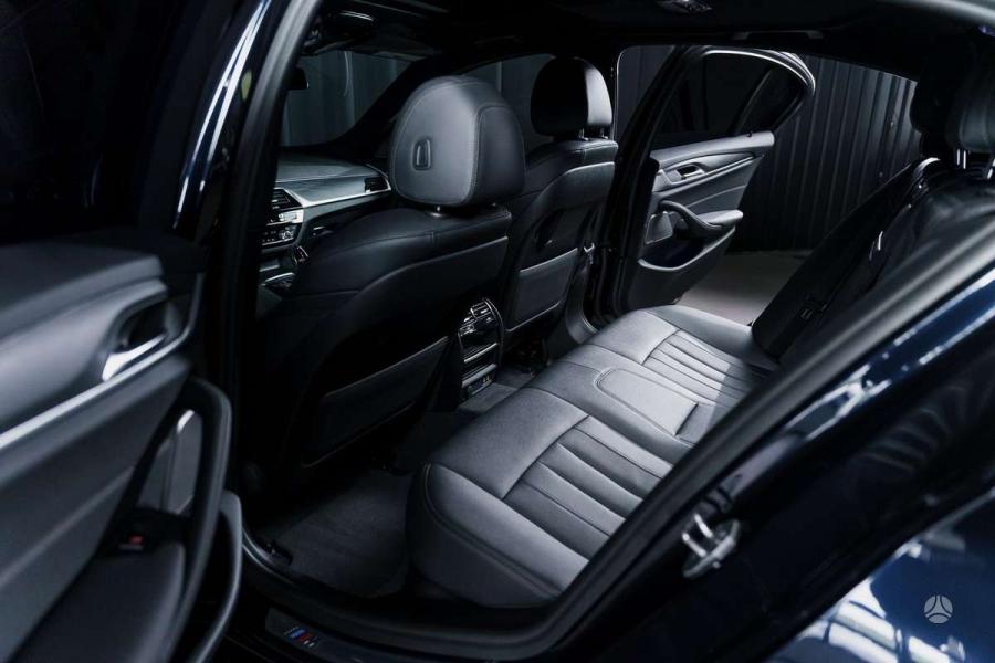 Black BMW 530 2022 in Vilnius, with an engine capacity of 2.00 L and mileage of 58 thousand km for 34999 €, photo 33 on AUTOMOTO.COM.LV