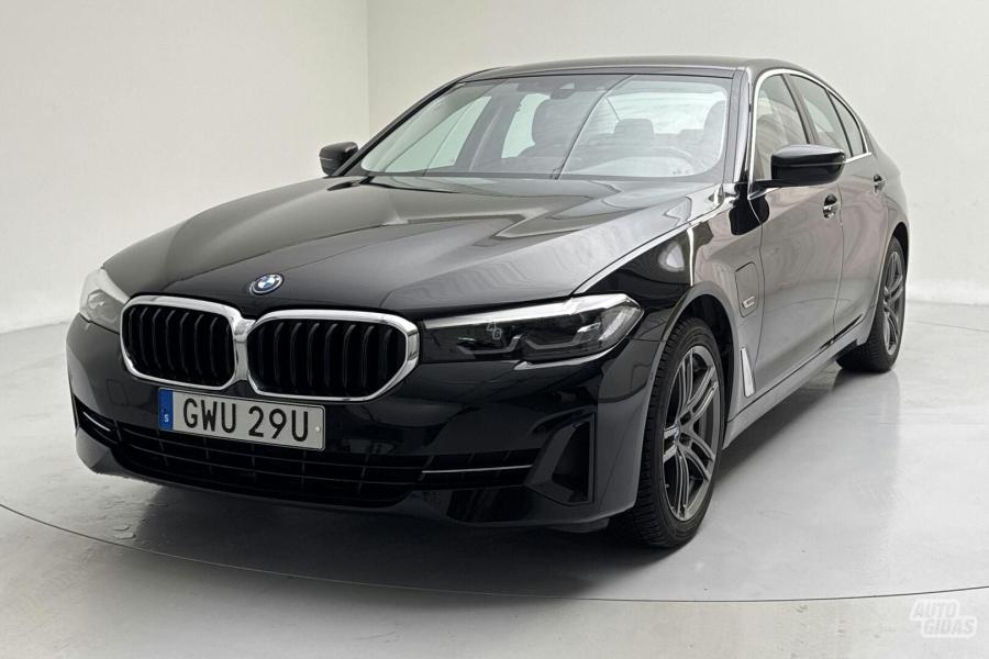 Black BMW 530 2023 in Kaunas, with an engine capacity of 0.00 L and mileage of 76 thousand km for 34918 €, photo 1 on AUTOMOTO.COM.LV