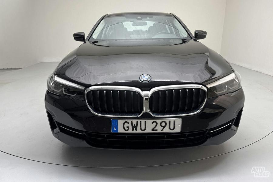 Black BMW 530 2023 in Kaunas, with an engine capacity of 0.00 L and mileage of 76 thousand km for 34918 €, photo 4 on AUTOMOTO.COM.LV