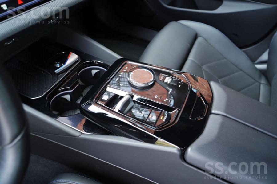 Black BMW 530 2023 in Riga, with an engine capacity of 2.00 L and mileage of 37 thousand km for 55900 €, photo 27 on AUTOMOTO.COM.LV