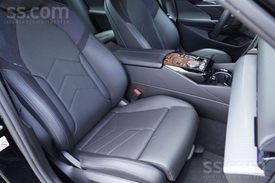 Black BMW 530 2023 in Riga, with an engine capacity of 2.00 L and mileage of 37 thousand km for 55900 €, photo 35 on AUTOMOTO.COM.LV