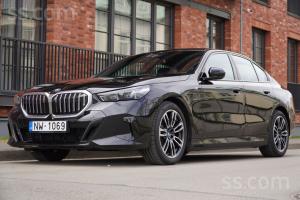 Melns BMW 530 2023 Rīga, ar dzinēja tilpumu 2.00 L un nobraukumu 37 tūkst. km par 55900 €, foto  vietnē AUTOMOTO.COM.LV