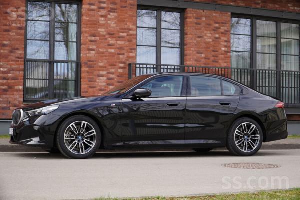 Melns BMW 530 2023 Rīga, ar dzinēja tilpumu 2.00 L un nobraukumu 37 tūkst. km par 55900 €, foto 3 vietnē AUTOMOTO.COM.LV