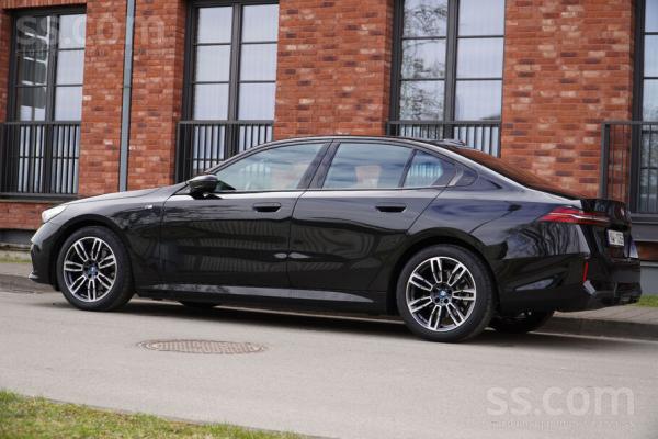 Melns BMW 530 2023 Rīga, ar dzinēja tilpumu 2.00 L un nobraukumu 37 tūkst. km par 55900 €, foto 4 vietnē AUTOMOTO.COM.LV