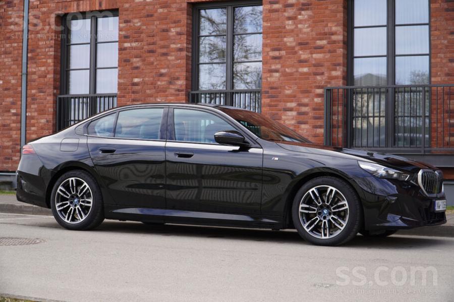 Black BMW 530 2023 in Riga, with an engine capacity of 2.00 L and mileage of 37 thousand km for 55900 €, photo 11 on AUTOMOTO.COM.LV