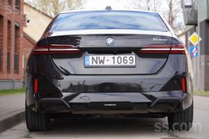 Black BMW 530 2023 in Riga, with an engine capacity of 2.00 L and mileage of 37 thousand km for 55900 €, photo 13 on AUTOMOTO.COM.LV