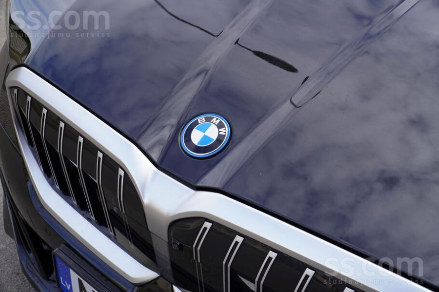 Black BMW 530 2023 in Riga, with an engine capacity of 2.00 L and mileage of 37 thousand km for 55900 €, photo 14 on AUTOMOTO.COM.LV
