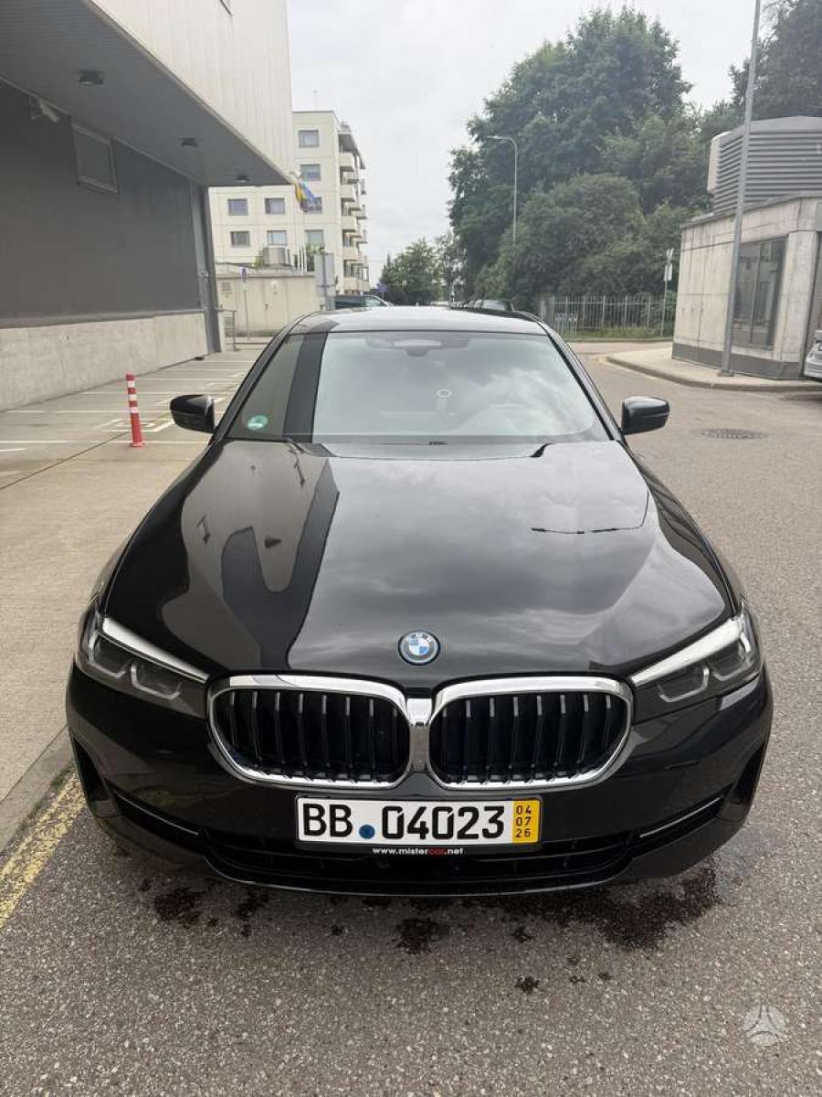 Black BMW 530 2023 in Vilnius, with an engine capacity of 2.00 L and mileage of 220 thousand km for 30500 €, photo 1 on AUTOMOTO.COM.LV