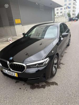 Black BMW 530 2023 in Vilnius, with an engine capacity of 2.00 L and mileage of 220 thousand km for 30500 €, photo 4 on AUTOMOTO.COM.LV