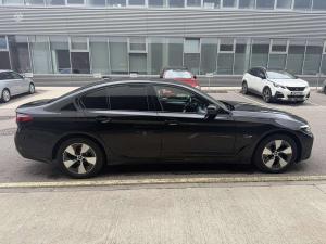 Black BMW 530 2023 in Vilnius, with an engine capacity of 2.00 L and mileage of 220 thousand km for 30500 €, photo 6 on AUTOMOTO.COM.LV