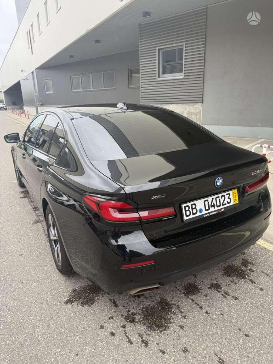 Black BMW 530 2023 in Vilnius, with an engine capacity of 2.00 L and mileage of 220 thousand km for 30500 €, photo 7 on AUTOMOTO.COM.LV