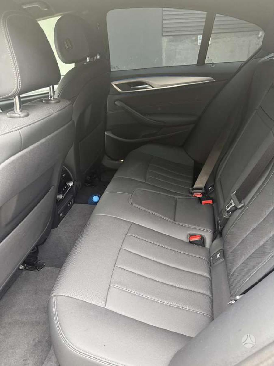 Black BMW 530 2023 in Vilnius, with an engine capacity of 2.00 L and mileage of 220 thousand km for 30500 €, photo 12 on AUTOMOTO.COM.LV