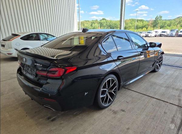 Melns BMW 530 2023 Klaipėda, ar dzinēja tilpumu 2.99 L un nobraukumu 108 tūkst. km par 13000 €, foto 3 vietnē AUTOMOTO.COM.LV