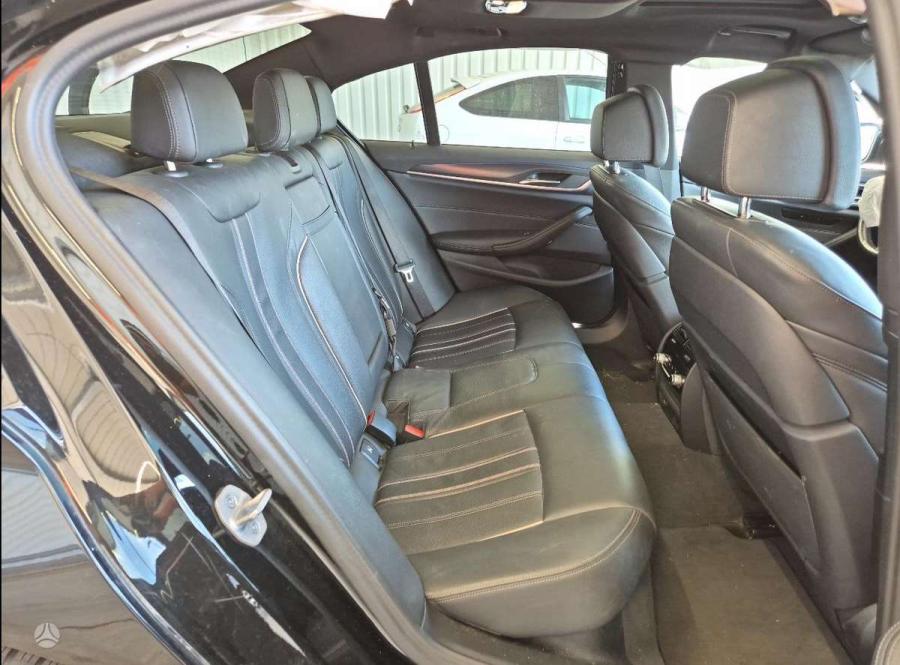 Melns BMW 530 2023 Klaipėda, ar dzinēja tilpumu 2.99 L un nobraukumu 108 tūkst. km par 13000 €, foto 7 vietnē AUTOMOTO.COM.LV