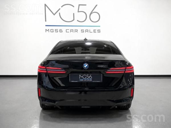 Black BMW 530 2024 in Riga, with an engine capacity of 2.00 L and mileage of 24 thousand km for 58900 €, photo 6 on AUTOMOTO.COM.LV
