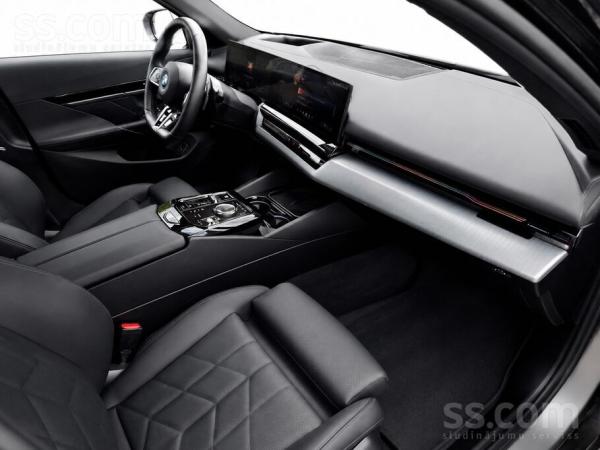 Black BMW 530 2024 in Riga, with an engine capacity of 2.00 L and mileage of 24 thousand km for 58900 €, photo 9 on AUTOMOTO.COM.LV