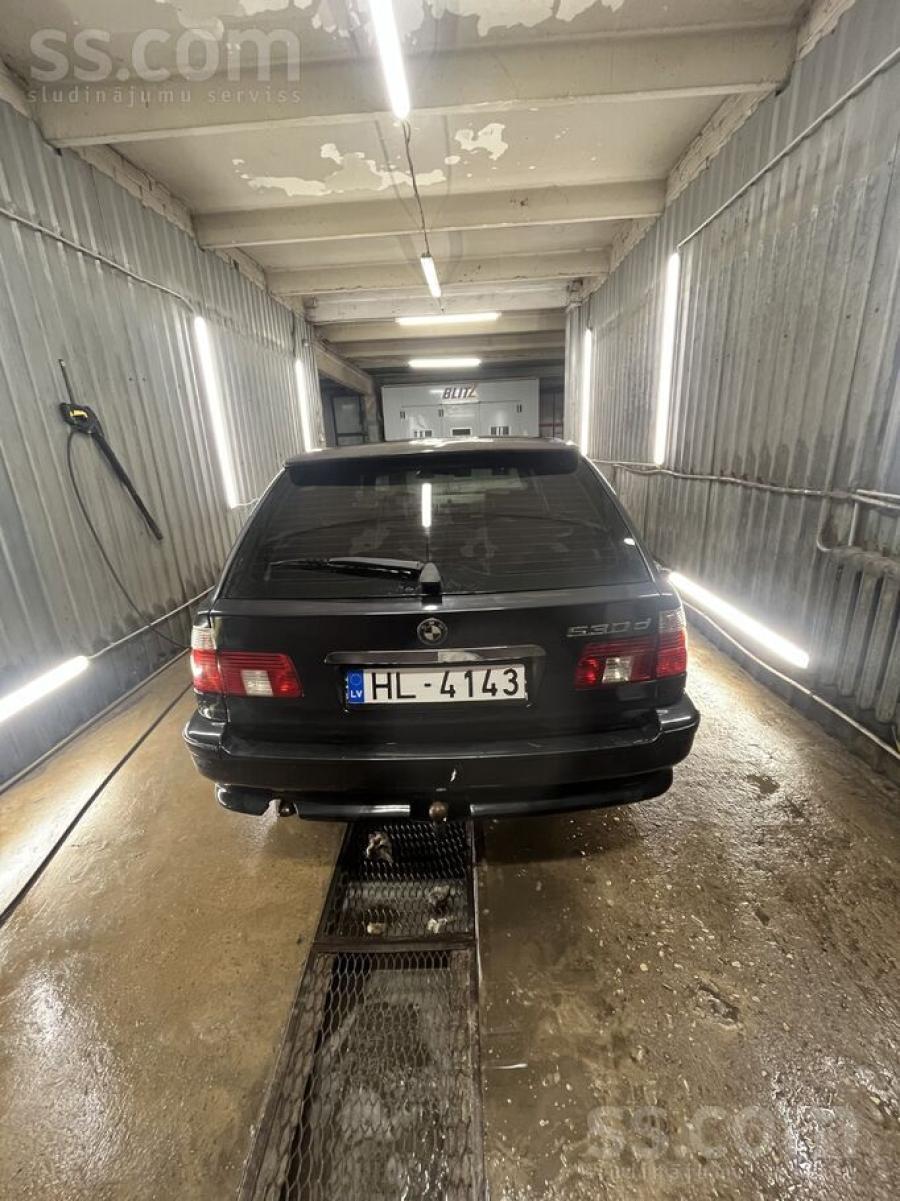 Черный БМВ 530 1999 в Бауска, объемом двигателя 3.00 л и пробегом 306 тыс. км за 2200 €, фото 4 на AUTOMOTO.COM.LV