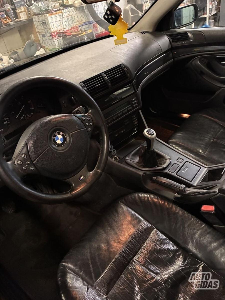 Black BMW 530 2000 in Vilnius, with an engine capacity of 3.00 L and mileage of 504 thousand km for 1600 €, photo 11 on AUTOMOTO.COM.LV