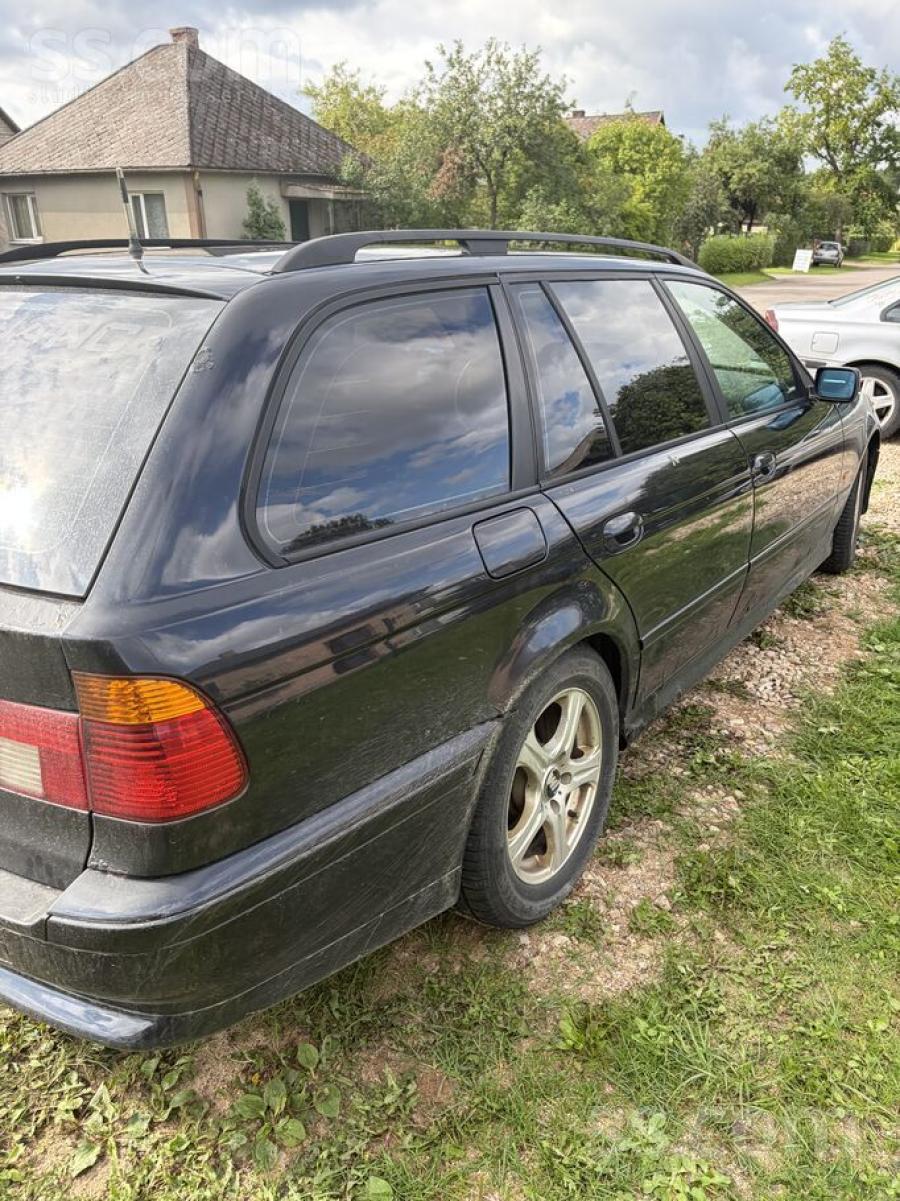 Black BMW 530 2000 in Cesis, with an engine capacity of 3.00 L and mileage of 390 thousand km for 1450 €, photo 1 on AUTOMOTO.COM.LV