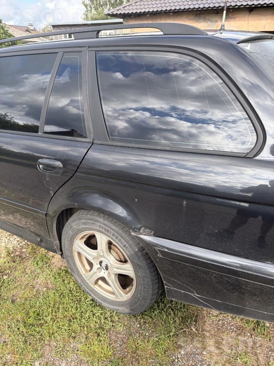 Black BMW 530 2000 in Cesis, with an engine capacity of 3.00 L and mileage of 390 thousand km for 1450 €, photo 3 on AUTOMOTO.COM.LV