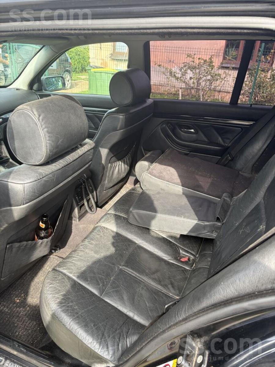 Black BMW 530 2000 in Cesis, with an engine capacity of 3.00 L and mileage of 390 thousand km for 1450 €, photo 6 on AUTOMOTO.COM.LV