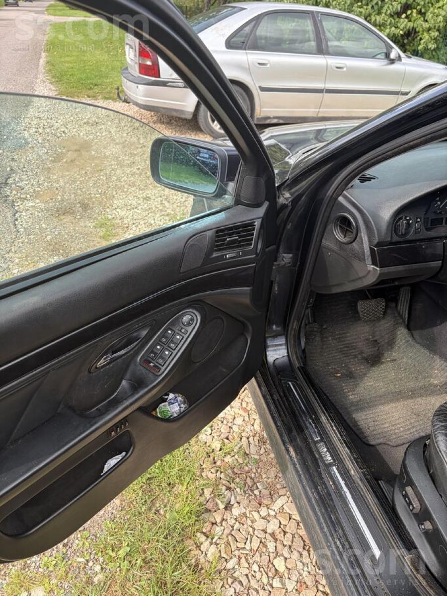 Black BMW 530 2000 in Cesis, with an engine capacity of 3.00 L and mileage of 390 thousand km for 1450 €, photo 7 on AUTOMOTO.COM.LV