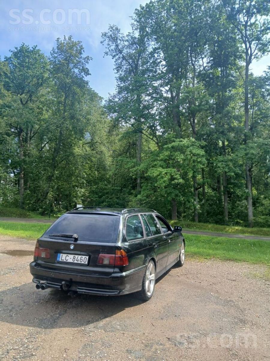 Melns BMW 530 2001 Preiļi, ar dzinēja tilpumu 3.00 L un nobraukumu 384 tūkst. km par 1650 €, foto 1 vietnē AUTOMOTO.COM.LV