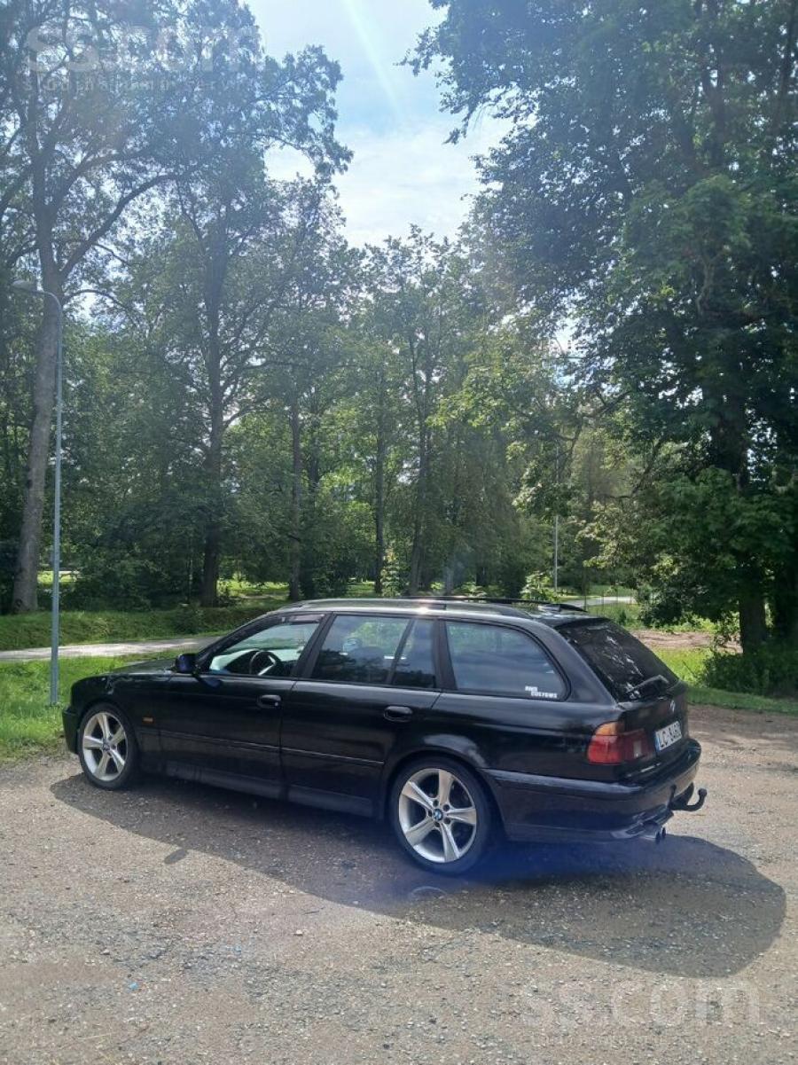 Melns BMW 530 2001 Preiļi, ar dzinēja tilpumu 3.00 L un nobraukumu 384 tūkst. km par 1650 €, foto 4 vietnē AUTOMOTO.COM.LV