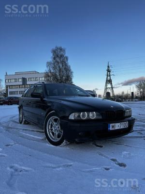Melns BMW 530 2001 Rīga, ar dzinēja tilpumu 3.00 L un nobraukumu 415 tūkst. km par 2800 €, foto  vietnē AUTOMOTO.COM.LV