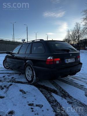 Black BMW 530 2001 in Riga, with an engine capacity of 3.00 L and mileage of 415 thousand km for 2800 €, photo 6 on AUTOMOTO.COM.LV