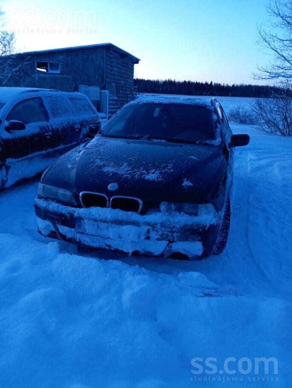 Black BMW 530 2001 in Tukums, with an engine capacity of 3.00 L and mileage of 335 thousand km for 3000 €, photo 1 on AUTOMOTO.COM.LV