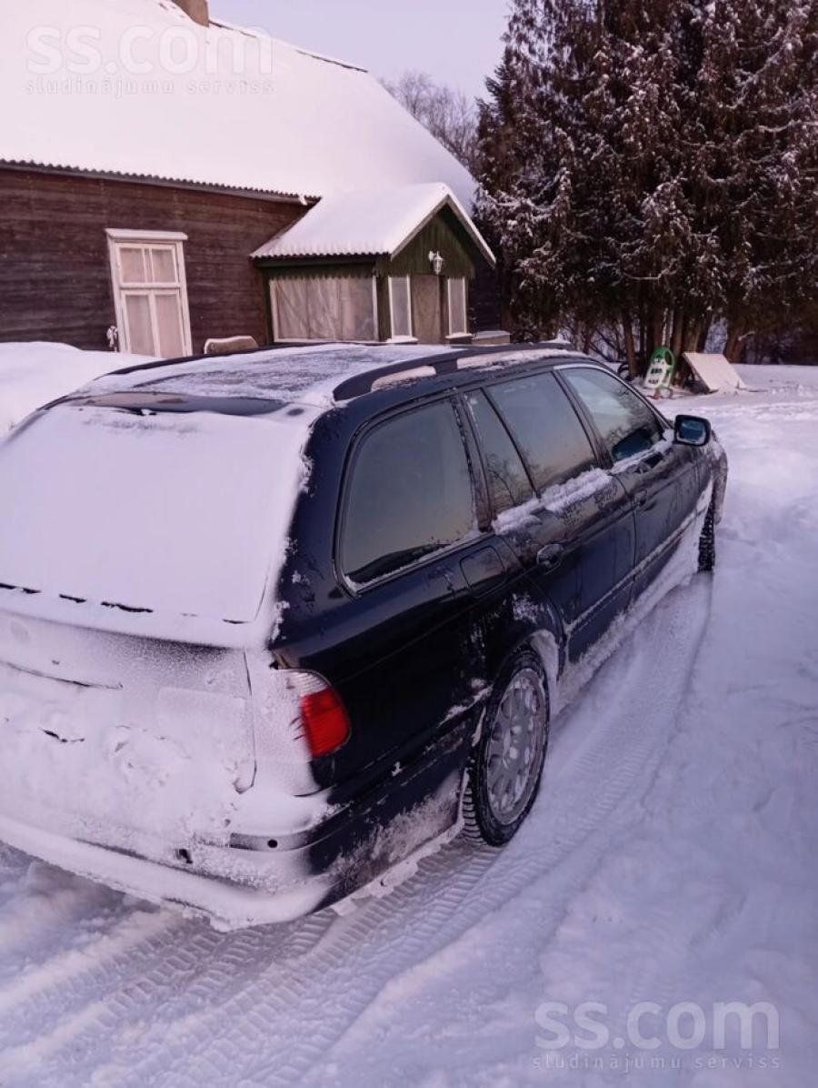 Black BMW 530 2001 in Tukums, with an engine capacity of 3.00 L and mileage of 335 thousand km for 3000 €, photo 4 on AUTOMOTO.COM.LV