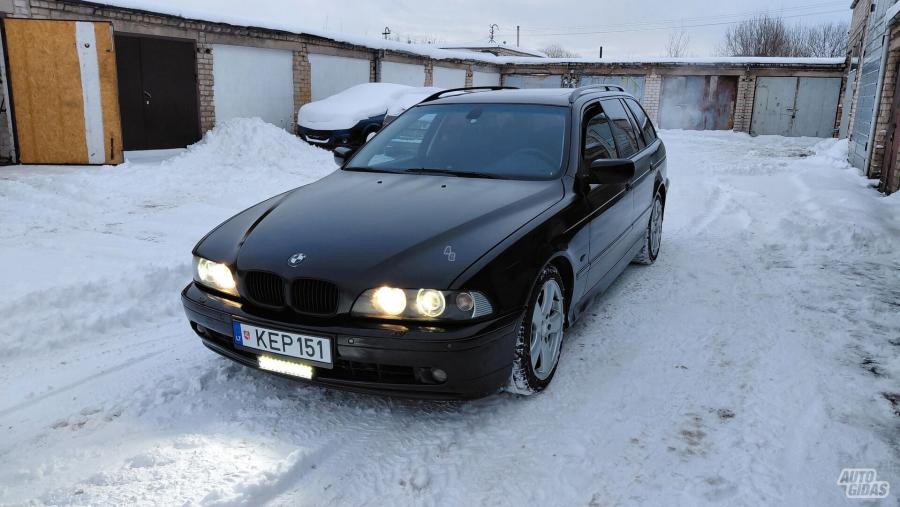 Melns BMW 530 2001 Mažeikiai, ar dzinēja tilpumu 3.00 L un nobraukumu 490 tūkst. km par 1750 €, foto 1 vietnē AUTOMOTO.COM.LV