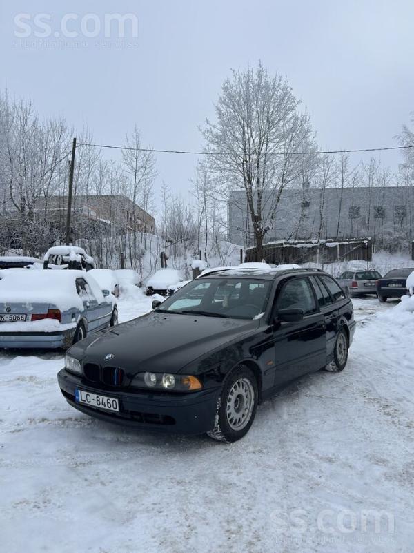 Black BMW 530 2001 in Rezekne, with an engine capacity of 3.00 L and mileage of 388 thousand km for 2500 €, photo 1 on AUTOMOTO.COM.LV