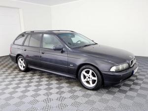 Melns BMW 530 2001 Tallina, ar dzinēja tilpumu 2.90 L un nobraukumu 474 tūkst. km par 899 €, foto  vietnē AUTOMOTO.COM.LV