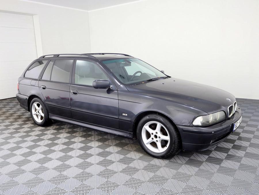 Melns BMW 530 2001 Tallina, ar dzinēja tilpumu 2.90 L un nobraukumu 474 tūkst. km par 899 €, foto 1 vietnē AUTOMOTO.COM.LV