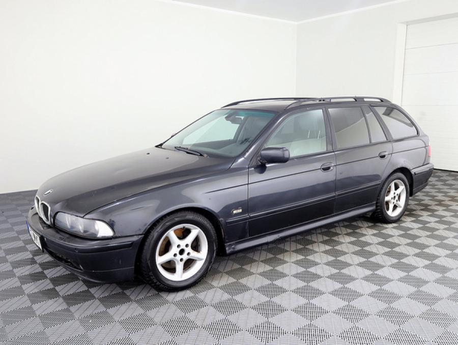 Melns BMW 530 2001 Tallina, ar dzinēja tilpumu 2.90 L un nobraukumu 474 tūkst. km par 899 €, foto 3 vietnē AUTOMOTO.COM.LV