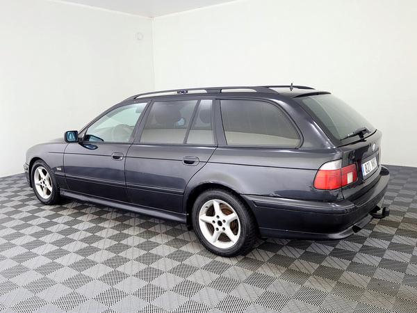 Melns BMW 530 2001 Tallina, ar dzinēja tilpumu 2.90 L un nobraukumu 474 tūkst. km par 899 €, foto 4 vietnē AUTOMOTO.COM.LV