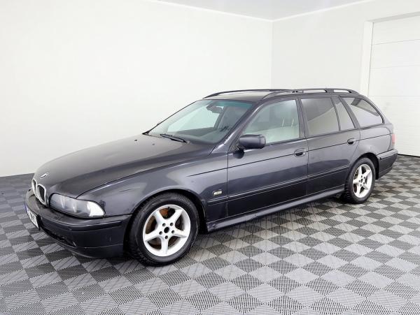 Melns BMW 530 2001 Tallina, ar dzinēja tilpumu 2.90 L un nobraukumu 474 tūkst. km par 899 €, foto 9 vietnē AUTOMOTO.COM.LV