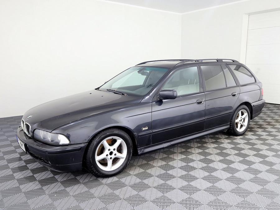 Melns BMW 530 2001 Tallina, ar dzinēja tilpumu 2.90 L un nobraukumu 474 tūkst. km par 899 €, foto 10 vietnē AUTOMOTO.COM.LV