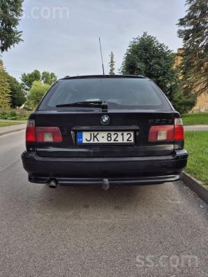 Melns BMW 530 2001 Rīga, ar dzinēja tilpumu 3.00 L un nobraukumu 413 tūkst. km par 950 €, foto  vietnē AUTOMOTO.COM.LV