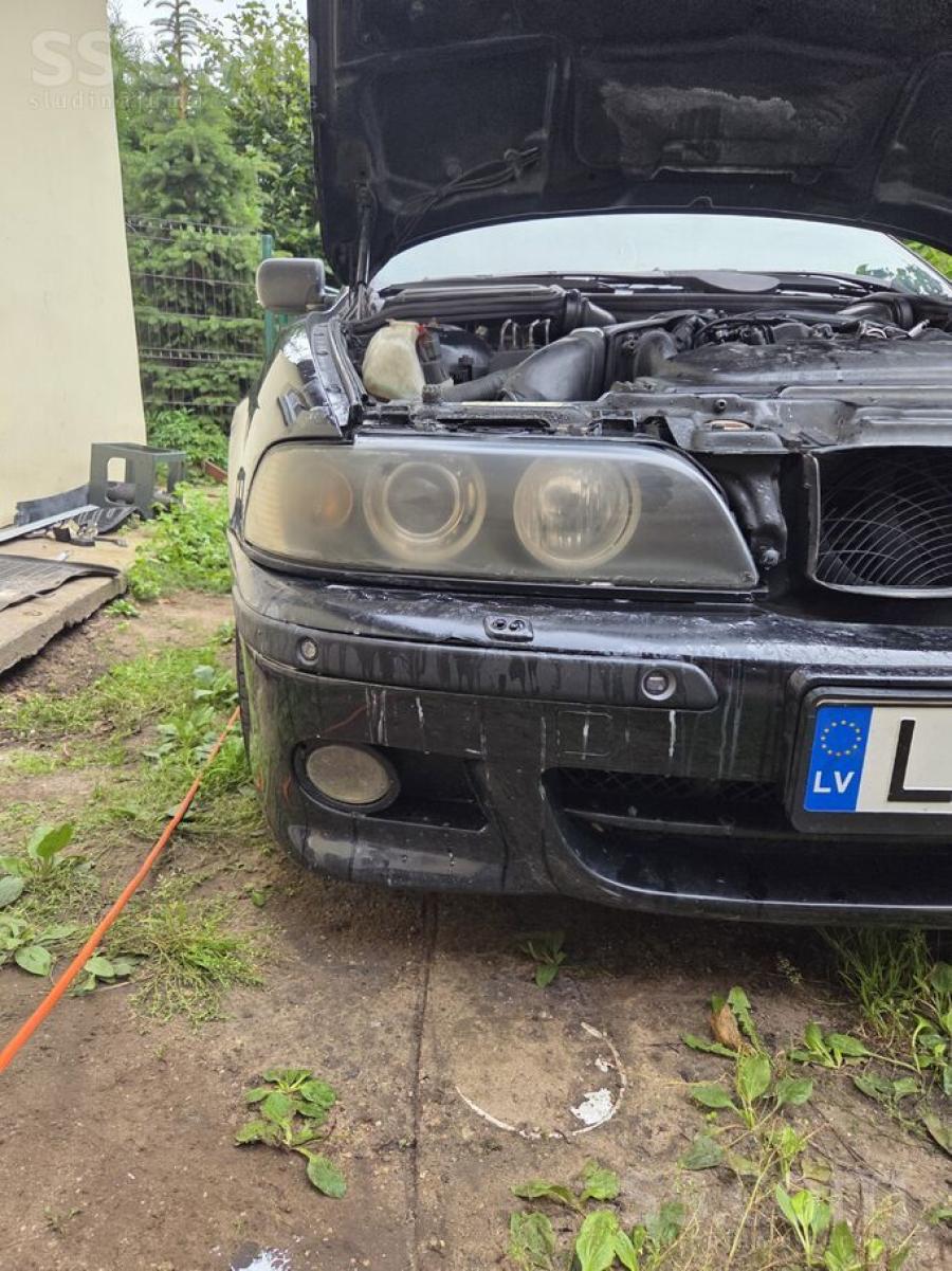 Melns BMW 530 2001 Rīga, ar dzinēja tilpumu 3.00 L un nobraukumu 442 tūkst. km par 1550 €, foto 6 vietnē AUTOMOTO.COM.LV