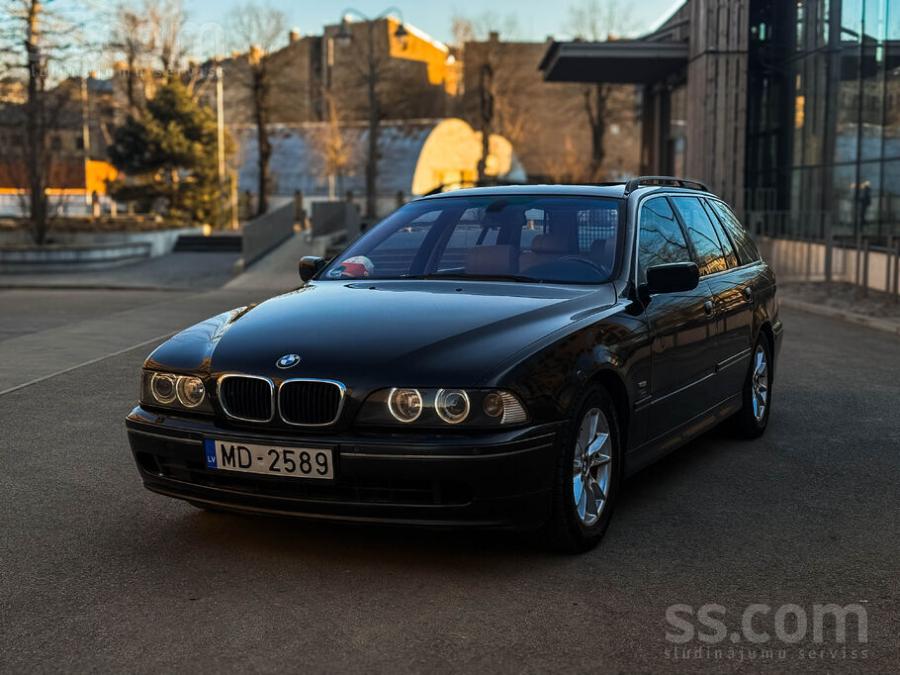 Black BMW 530 2002 in Riga, with an engine capacity of 3.00 L and mileage of 446 thousand km for 2400 €, photo 1 on AUTOMOTO.COM.LV