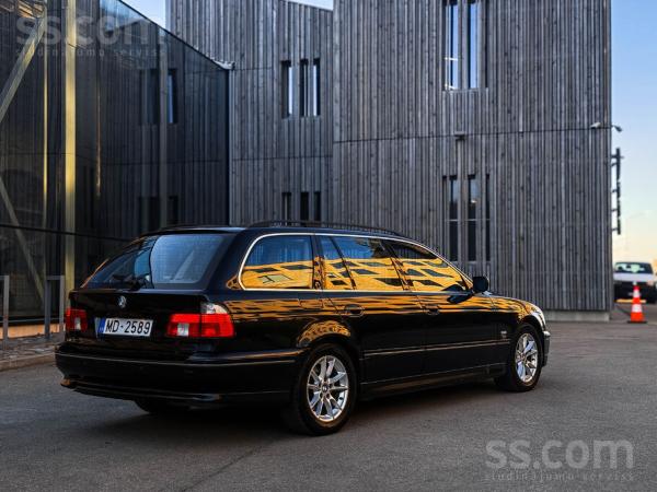 Black BMW 530 2002 in Riga, with an engine capacity of 3.00 L and mileage of 446 thousand km for 2400 €, photo 4 on AUTOMOTO.COM.LV
