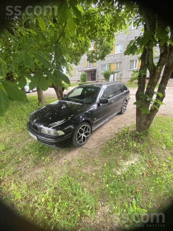 Melns BMW 530 2002 Madona, ar dzinēja tilpumu 3.00 L un nobraukumu 0 tūkst. km par 2250 €, foto 3 vietnē AUTOMOTO.COM.LV