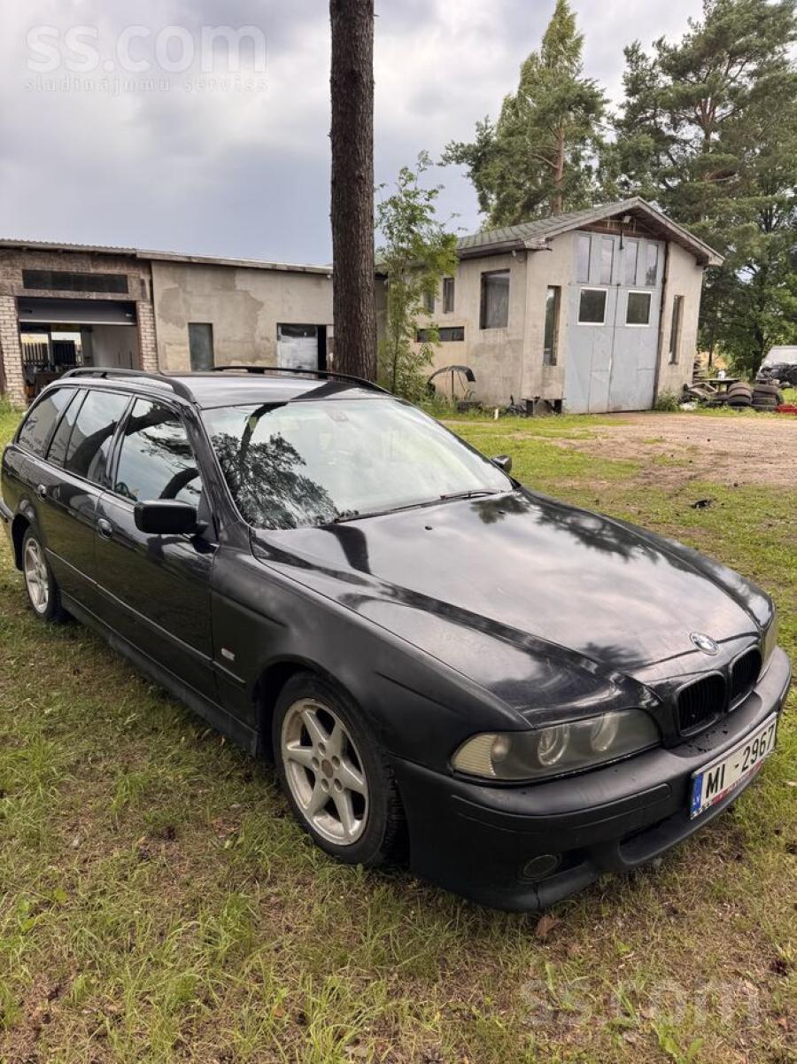 Black BMW 530 2002 in Riga, with an engine capacity of 3.00 L and mileage of 0 thousand km for 2600 €, photo 3 on AUTOMOTO.COM.LV